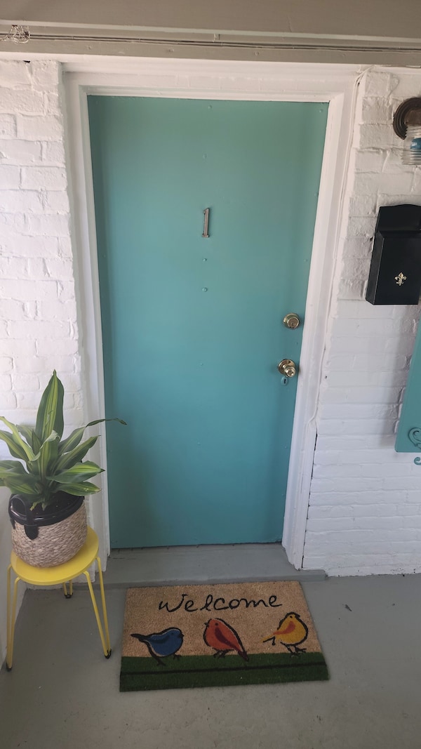 Charming , New Reno, Studio Apt.\nmthly Rental June Start - 1 1/2 Blocks To Beach - Red Bank, NJ