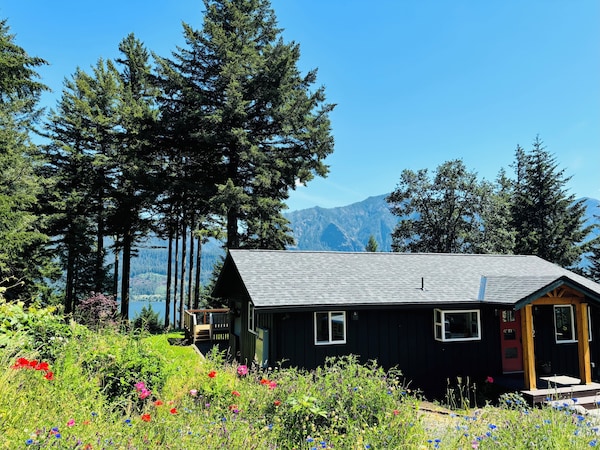 Peaceful Farmstead Haven Overlooking Columbia River - Carson, WA