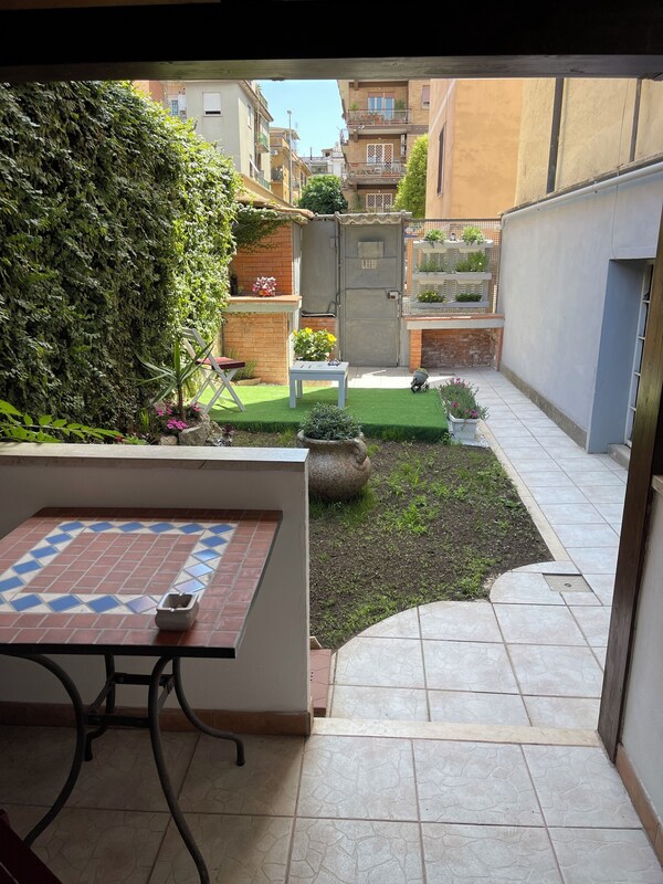 Detached Cottage With Small Private Garden 200 Mt From Metro C Stop - Rome
