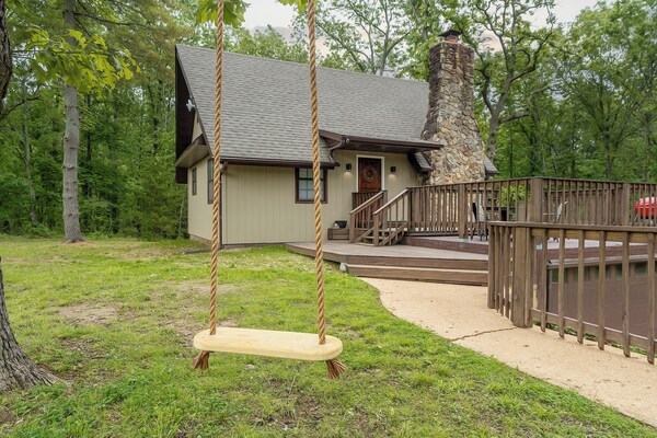 Rustic Charm With Modern Amenities, Ensuring A Comfortable And Memorable Stay. - Missouri