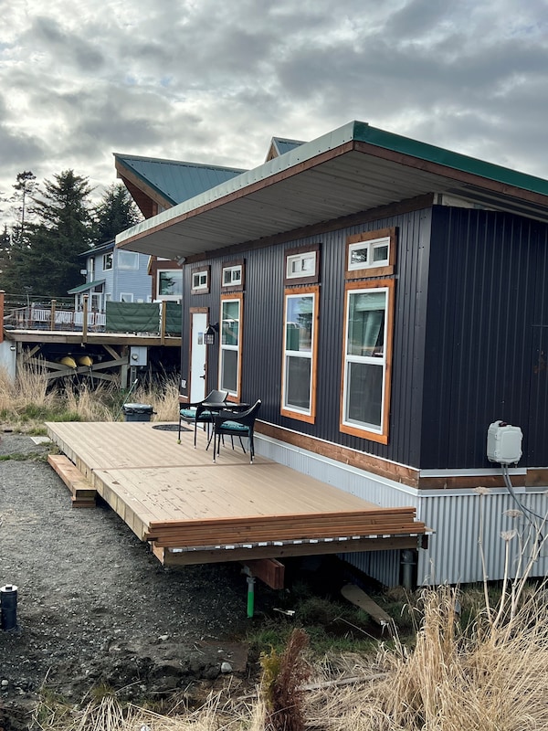 Bird And Beach Guesthouse- Beachfront Studio Cottage In Old Town Homer - Homer