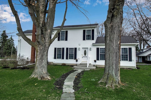 4-bedroom, Living Room, Dining Room, Kitchen, Game And Family Room, Wifi, - Albion, NY