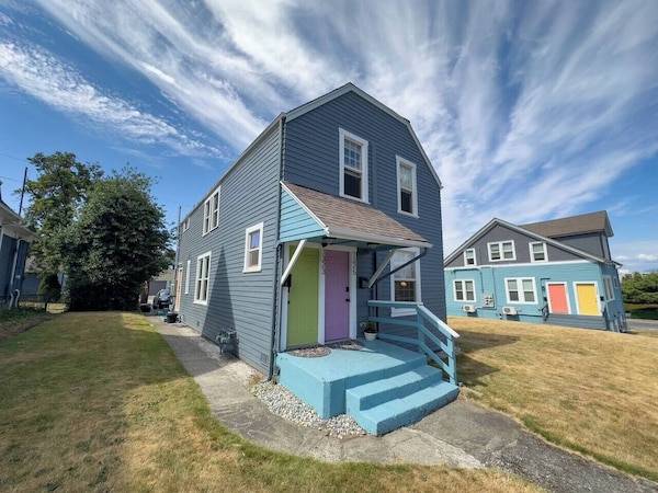 Charming Upstairs Historic Downtown 1br | Near Wwu - Bellingham, WA
