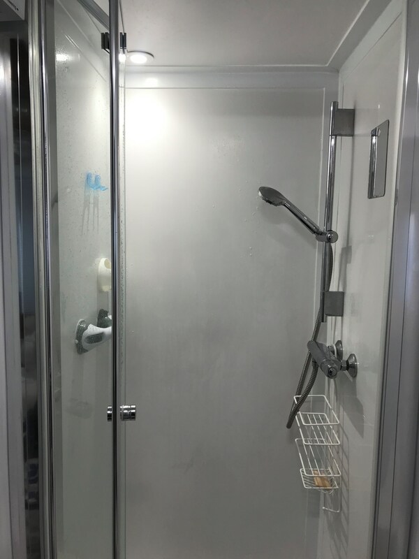 Microflat - Self Contained Microflat With Own Kitchenette & Bathroom - Milton Keynes