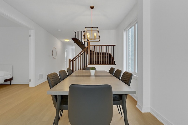 5 Bedroom Estate | Sleeps17 | 65"tv - Kitchener