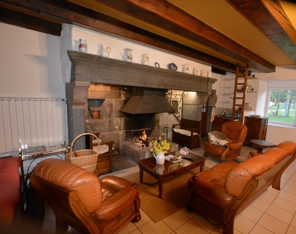 Havre De Paix Au Cœur Du Sancy : Gîte Authentique Spacieux (6-14 Pers, 5 Ch.) - La Tour-d'Auvergne