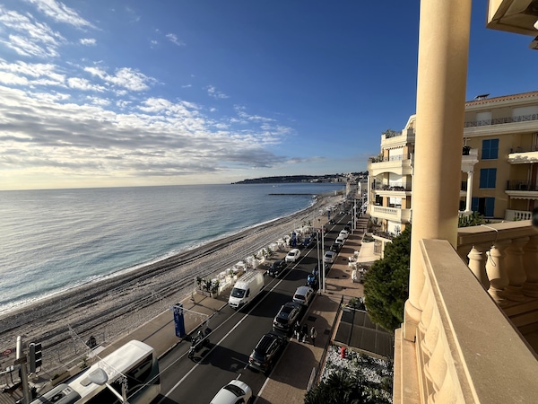 Charming Three-room Beachfront Apartment With Sea View Terrace - Menton