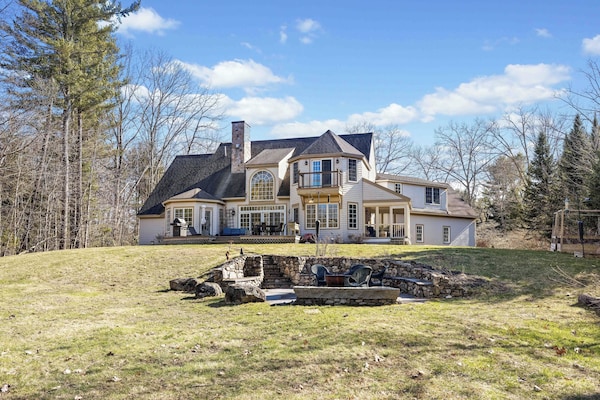 Riverfront Six Bedroom Home, Fully-equipped For A Memorable Stay! - Kennebunk, ME
