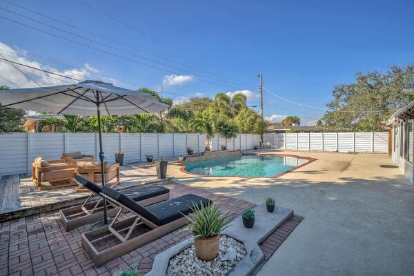 Newly Renovated - Sunny Family Haven In Pompano - Coral Springs, FL