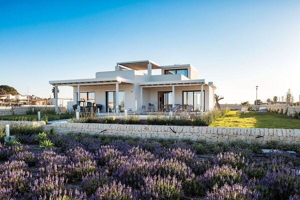 Villa En Noto Con 4 Habitaciones, Capacidad 8 - Pachino