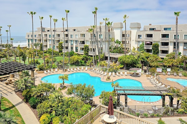Stylish 1-bedroom Ocean Unit: Renovated With Peaceful Garden Views - Strand Beach, CA
