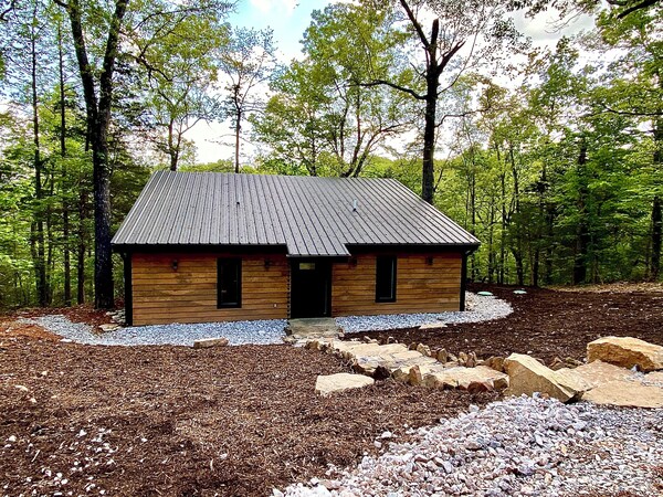 New! 2 Bed 2 Bath Cabin In The Ozarks  Hot Tub - Harrison, AR