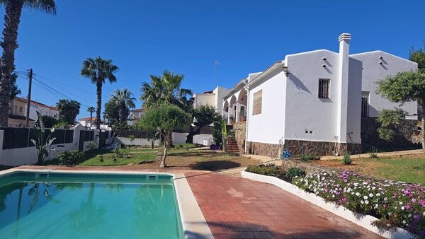 Typical  Ibiza-style Family Villa With Large Swimming Pool 15 Mn From Sitges - Cunit