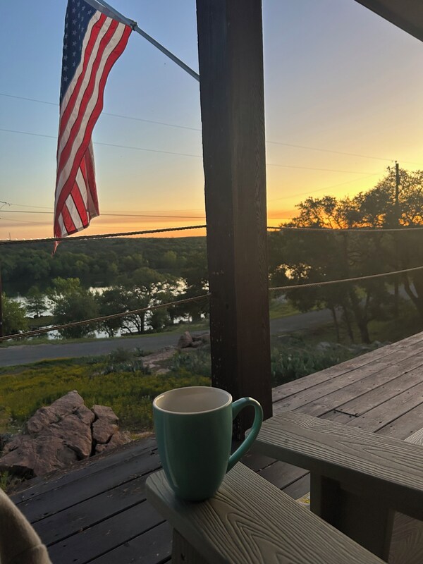 Charming 3-bedroom 3-bathroom House With Wifi, Ac In Fantastic Buchanan Dam - Lake Buchanan, TX