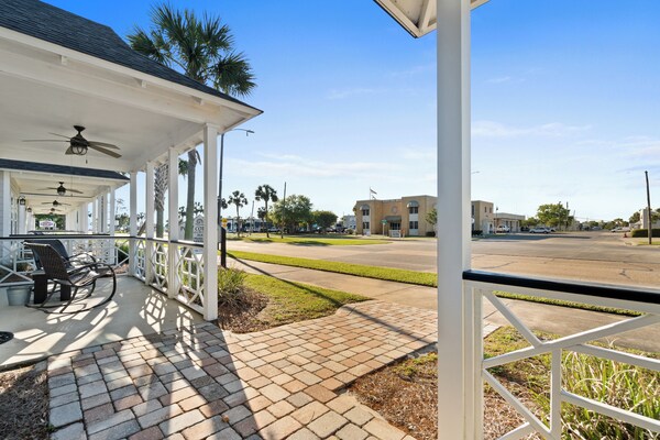 Cozy Cottage 1 Of 6 At Pool| 2br | Grill | Close To Bay & Marina - Port St. Joe, FL