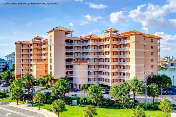 5 Star Waterfront Condo,3br,2bath,pool Hottub Aug.-2025 Availability.\ndiscounted - Clearwater, FL