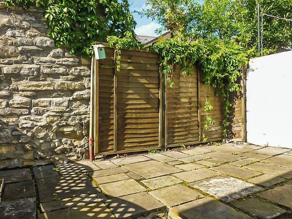 Charming Holiday Home Nestled In The Heart Of Penarth, Situated Near The Picturesque Coastline. - Cardiff