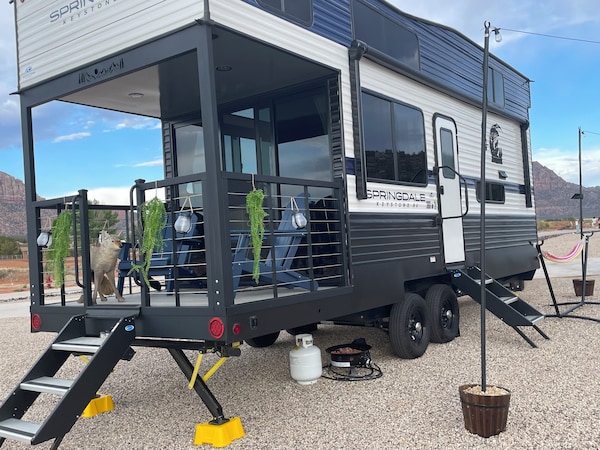 The Coyote Moon Tiny Home Destination Trailer Near Zion National Park - Utah