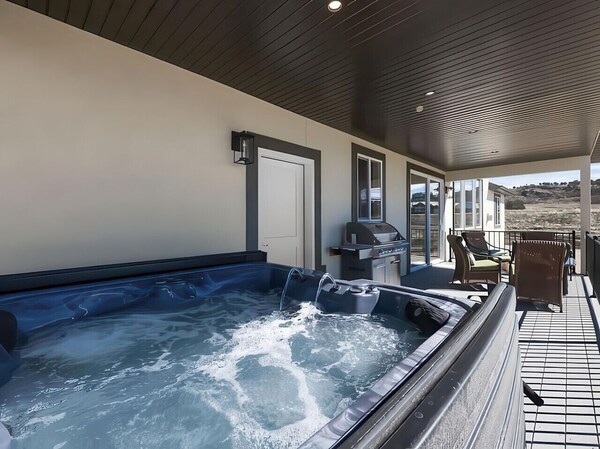 Heber Valley Gem | Hot Tub  Games  Fire Place - Deer Creek State Park, Wallsburg
