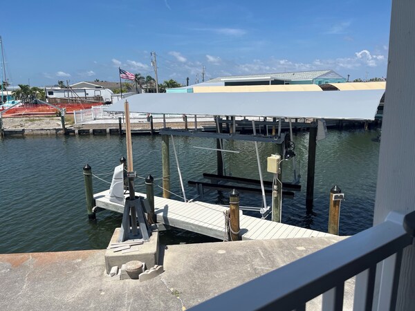 Charming 3-bedroom Mobile Home With Wifi, Ac In Fantastic Saint James City - Cape Coral, FL