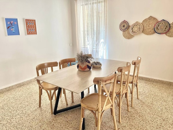 Boho Lebanese 2-bedroom Apartment In Ashrafieh - Bejrut