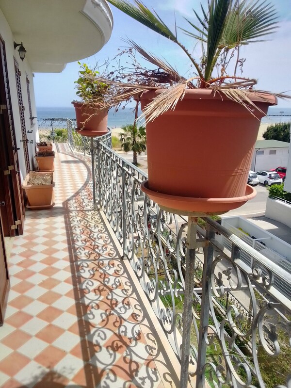 Three-room Seaside Apartment With Front And Side Sea View Terrace - Roseto degli Abruzzi