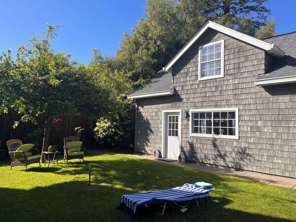 Modern Guesthouse Retreat In The Heart Of Silicon Valley - Palo Alto, CA