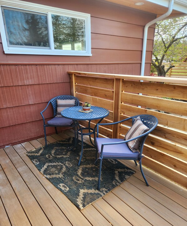 Cozy Brand New Studio  In Charming Mount Vernon, Perfect For You And Your Pup - Mount Vernon, WA