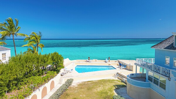 New: Oceanfront 5br House Sleep 13 - Pool, Cable Beach, Private Patio - Nassau