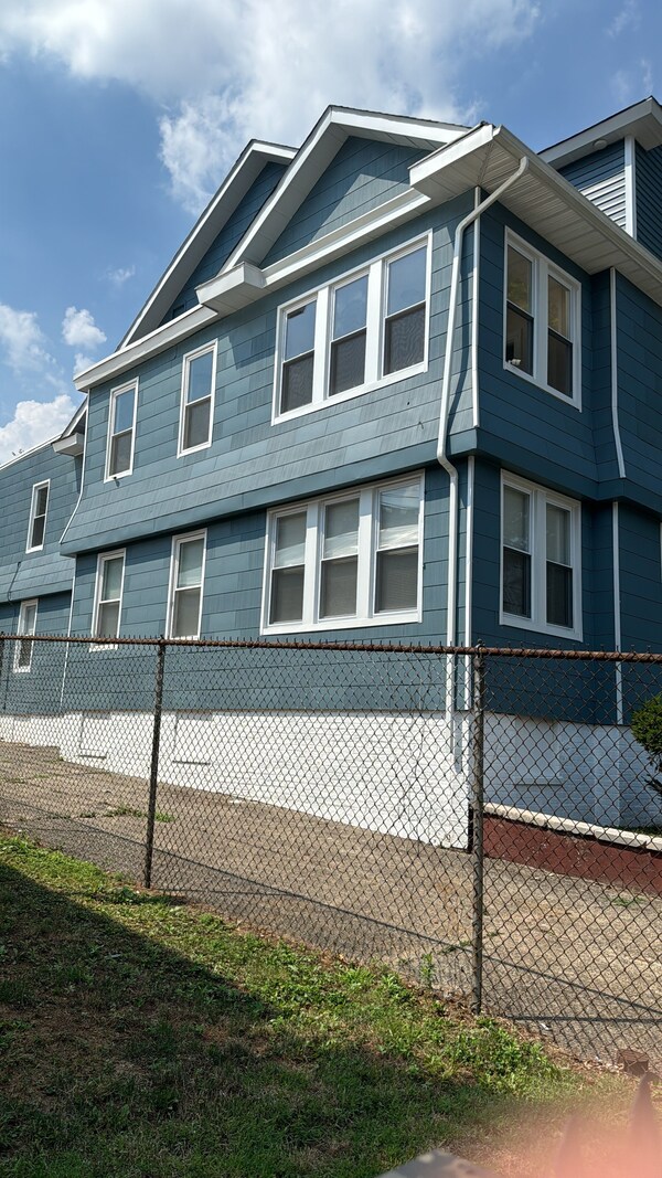 Judees' Comfort 3!\nspacious 3-bedroom Apartment With Wifi, Ac In Charming Newark - Aéroport de New-York Newark-Liberty (EWR)