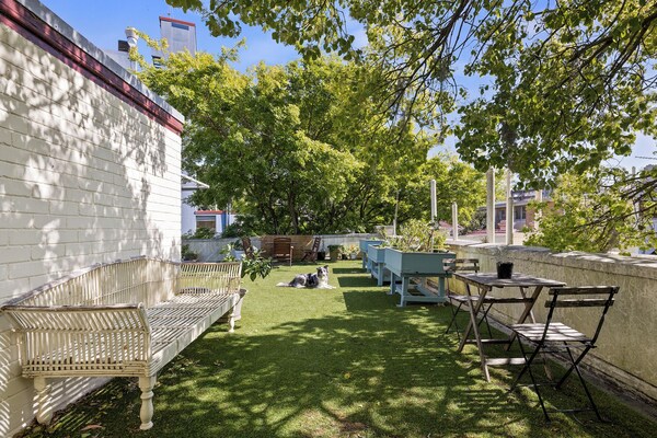 Palm Court: Bespoke Luxury - Manly