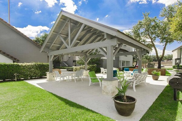 Charming Cozy Retreat With Wifi & Fitness Room Access - San Antonio