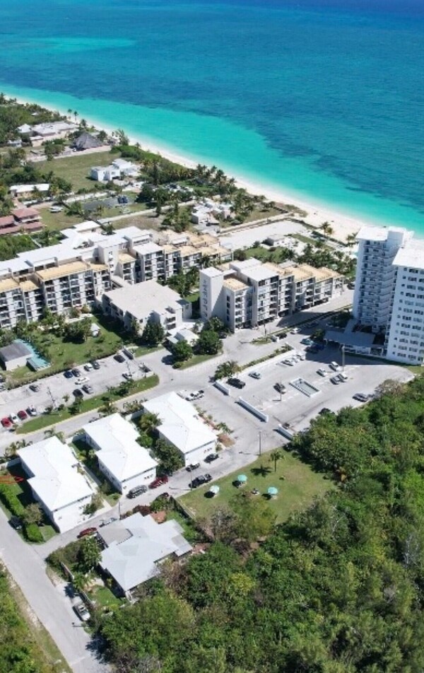 Escape To The Sunshine Of The Bahamas And Unwind At This Cozy 2-bedroom Condo - Freeport