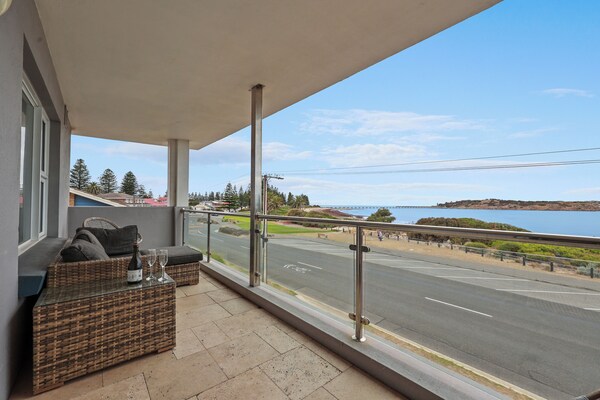 Anchor On Esplanade - Victor Harbor