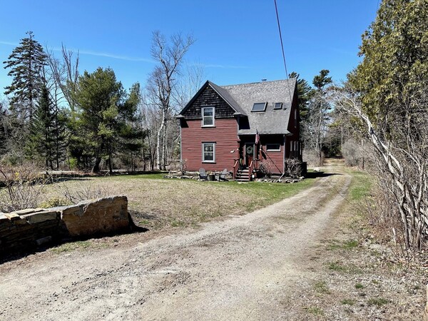 Coastal Charm Awaits At This Orrs Island Retreat ! - Harpswell, ME