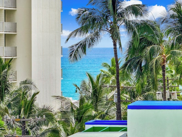 Luxury 3brd[5beds]+2bth+partial Ocean View+parking - Honolulu, HI