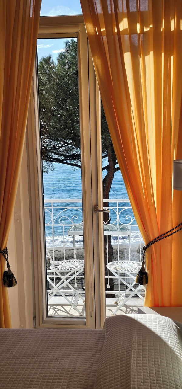 Galene - Beachfront Costa D'amalfi\n\ncharming Double Bedroom With Seaview Balcony - Amalfi