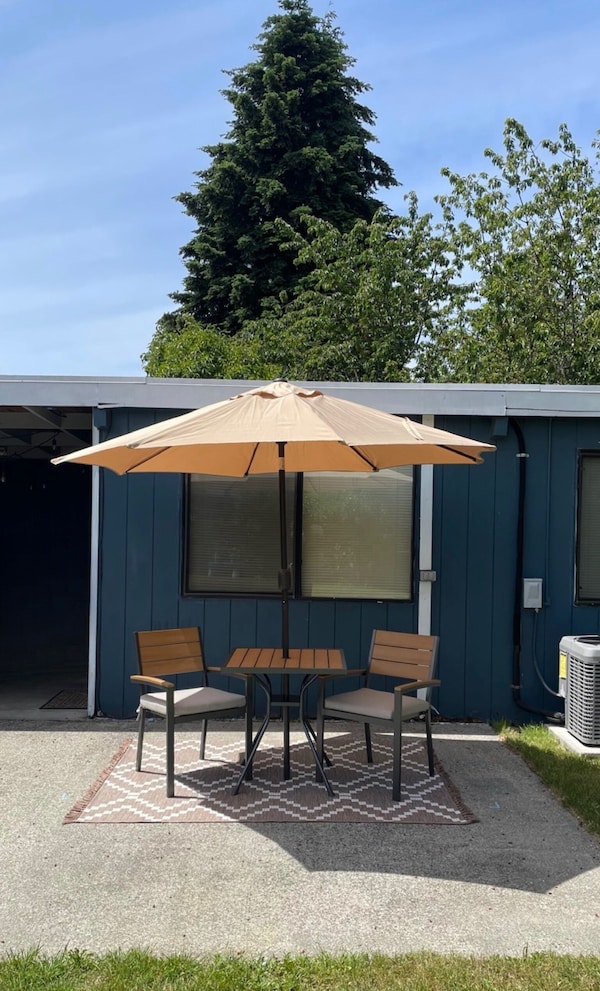 The Little Blue Guesthouse - Lake Stevens, WA