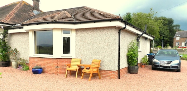 Charming 1-bedroom Apartment In Fantastic Dumfries With Wifi Stunning Views - Dumfries