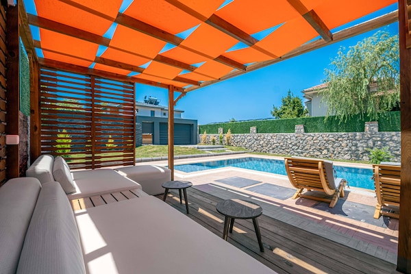 Luxury Villa In Fethiye Region, 5 Minutes Away From öLüdeniz - Fethiye