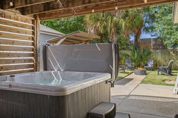Bombastic Bungalow Beach Home, Just A 9 Minute Walk From The Beach! - Panama City