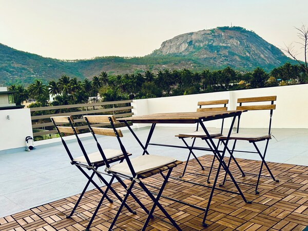 Hill View Bedroom With Ac & Wifi - Villa At Nandi Hills - Nandi Hills