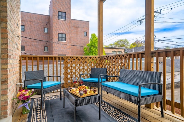 New Listing /20% Discount 32+/ Fast Wi-fi / 1 Parking Spot! - Evanston, IL