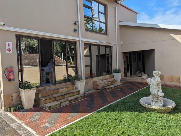 Charming Beachfront Retreat: Spacious 7-bedroom Villa In Delightful Margate - Ramsgate