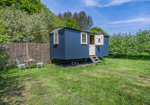 The Orchard Hut - One Bedroom House, Sleeps 2 - Holkham