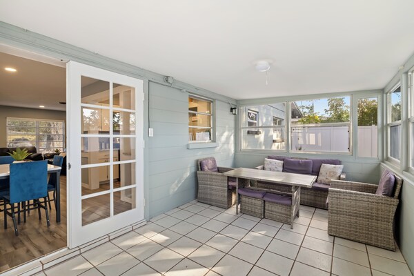 3-bedroom House Near Siesta Key Beach With Wifi, Ac. Live The Florida Dream! - Siesta Key, FL