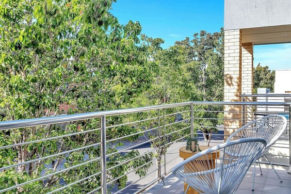 Urban Junction Walk To Mawson Lakes Dining And Shops - One Tree Hill