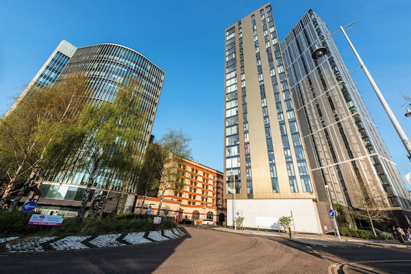 Skyline Views | 2 Bed 2 Bath In Prime Location | Parking/netflix! - Perry Barr - Birmingham 