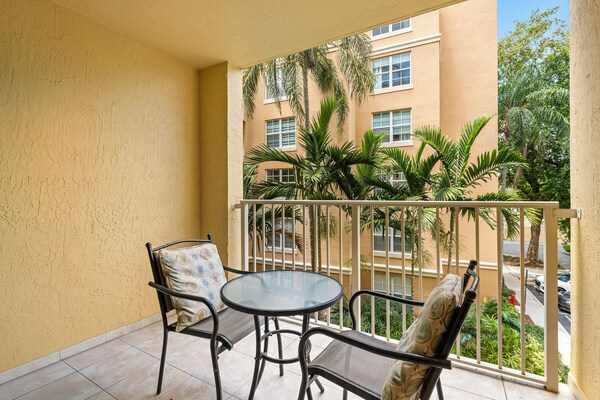 Cozy 1 Bedroom +1 Bathroom Condo In Enchanting Miami With Ac, Wifi, Fitness Room - Broward County, FL