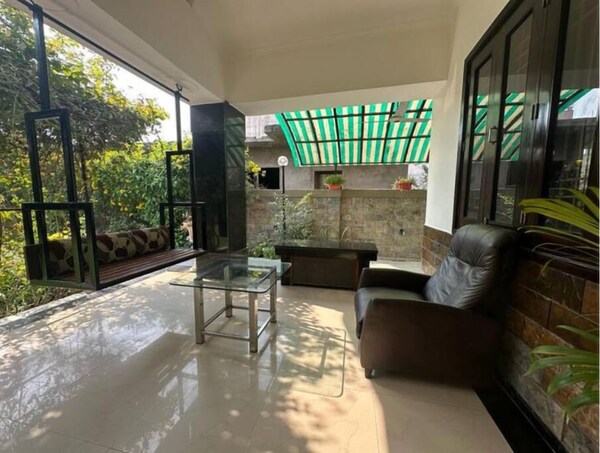 Luxury Garden Villa In Noida  3br +B/f - Noida